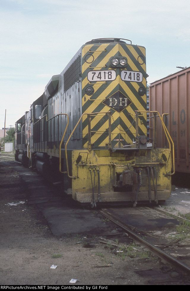 D&H 7418(GP39-2)